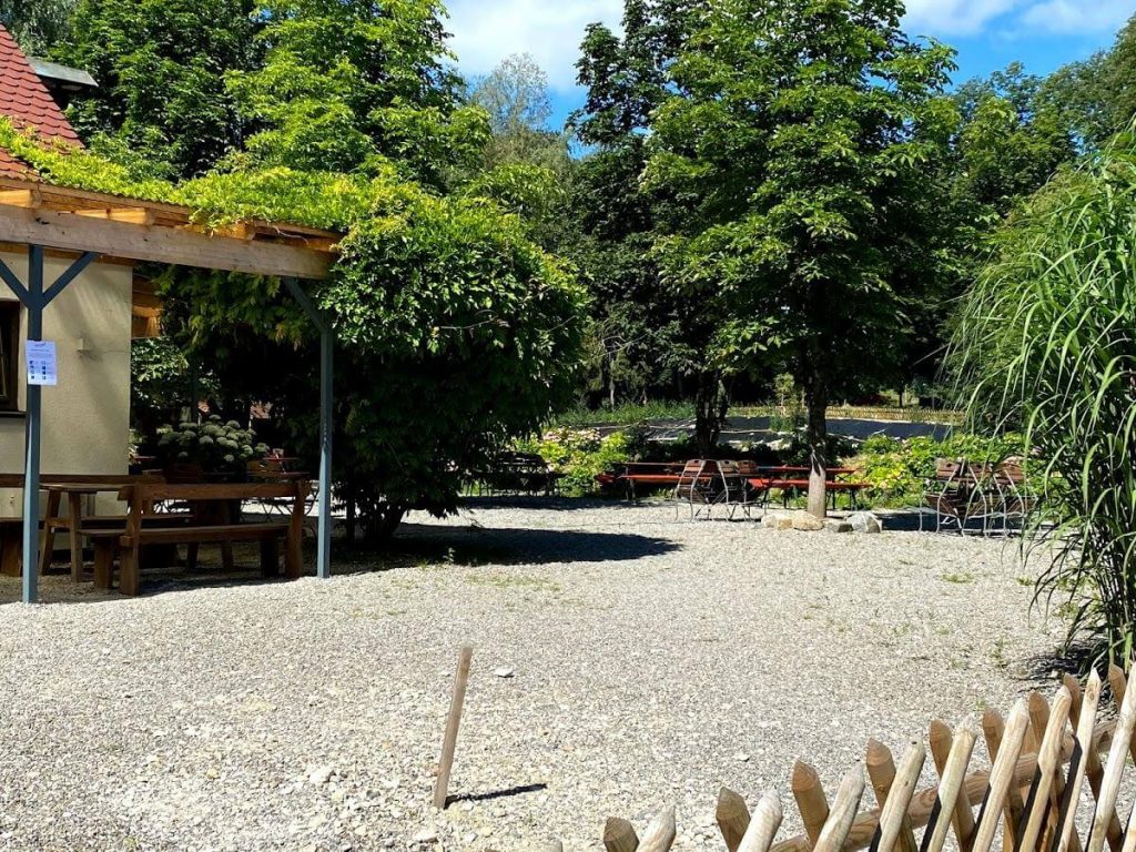 Braumadl Biergarten - Garten am Neuhof - Gundelfingen